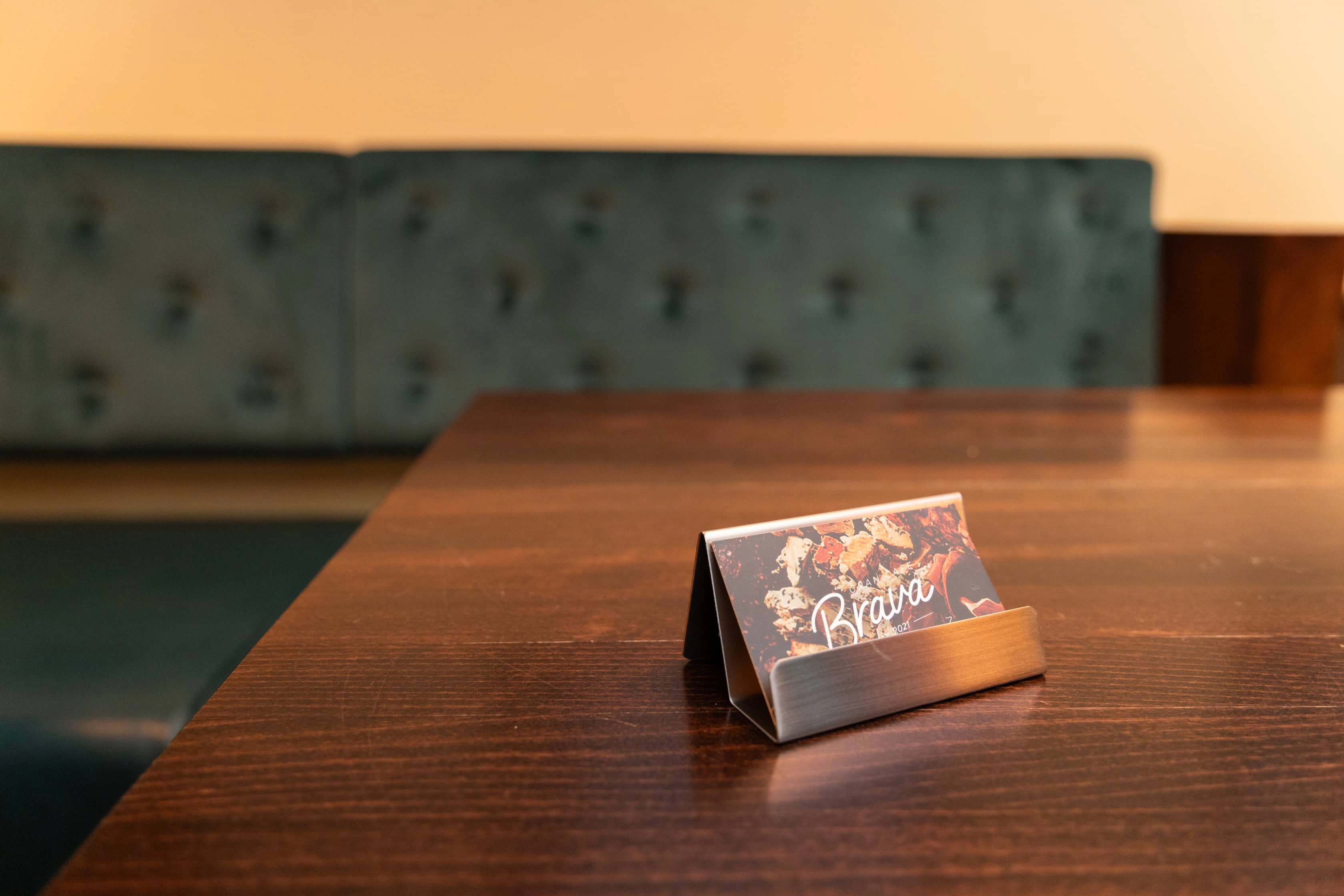 RVS Visitekaarthouder – Duurzaam, Stijlvol & Verfijnd voor uw Bureau ...